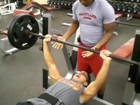 BENCHING 225 6TIMES - YouTube