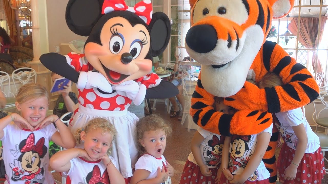 🐯🐁BREAKFAST WITH DISNEY! DISNEYLAND 2016 VLOG CHARACTER DINING📷😍 - YouTube