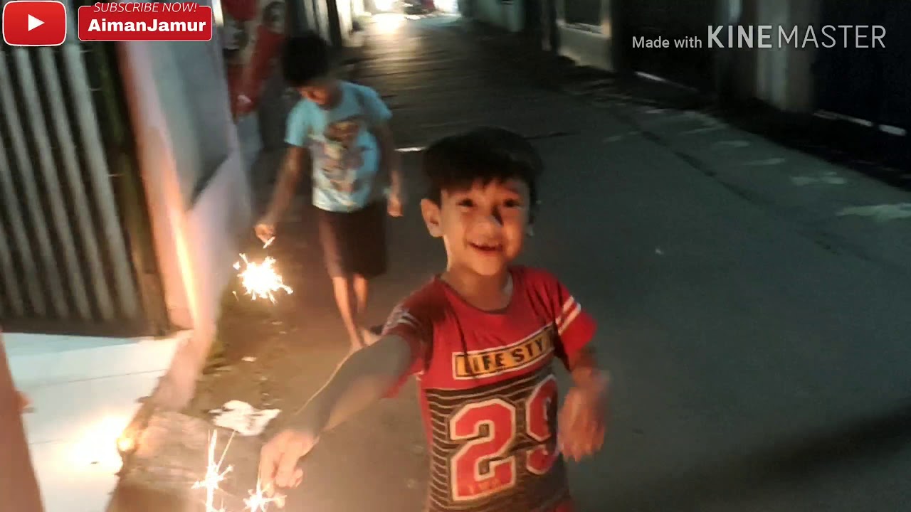 Bermain Kembang api di rumah ... - YouTube