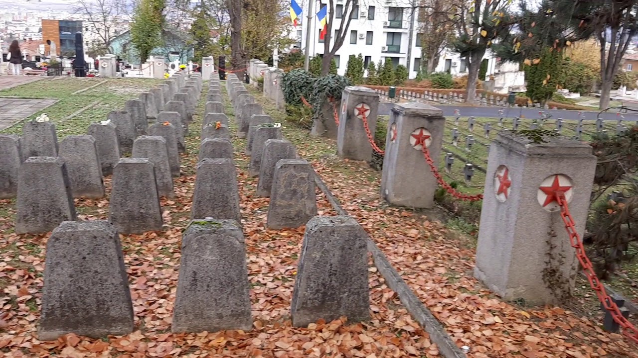 In the cemetery of Russian heroes - YouTube