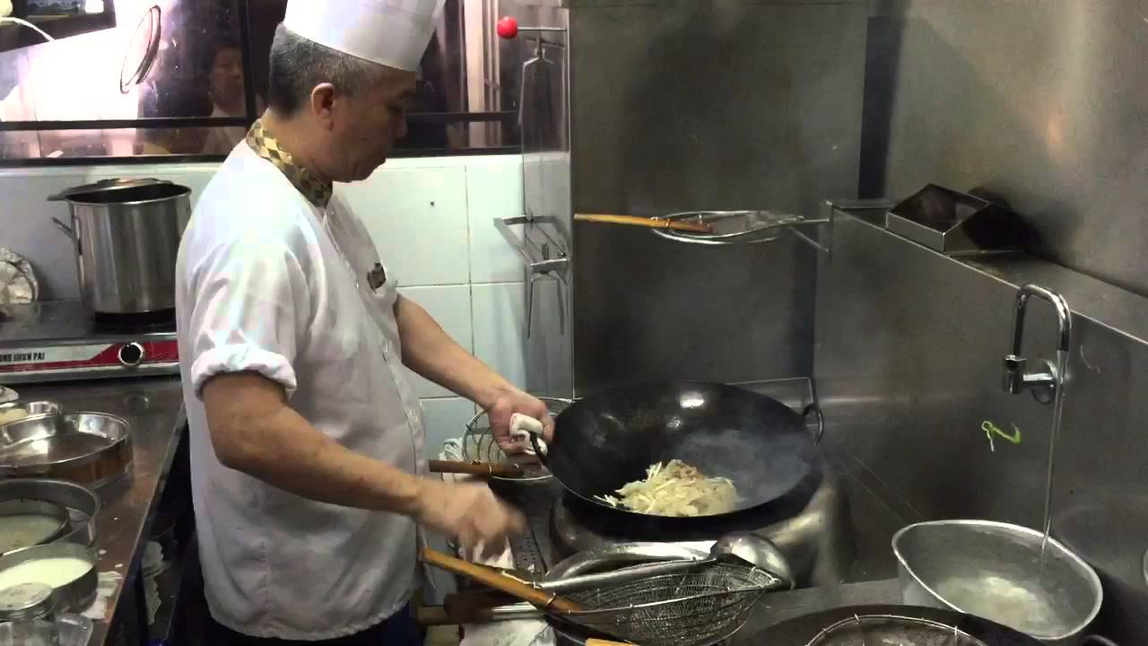 Chef Kang in action - creating Wok Hei - YouTube