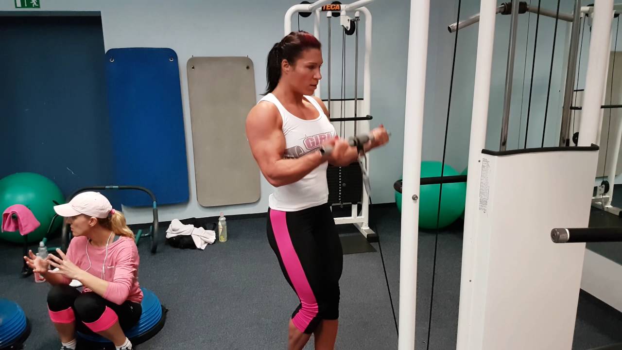 Renata Hronova, Women's physique, IFBB, workout biceps pumping - YouTube