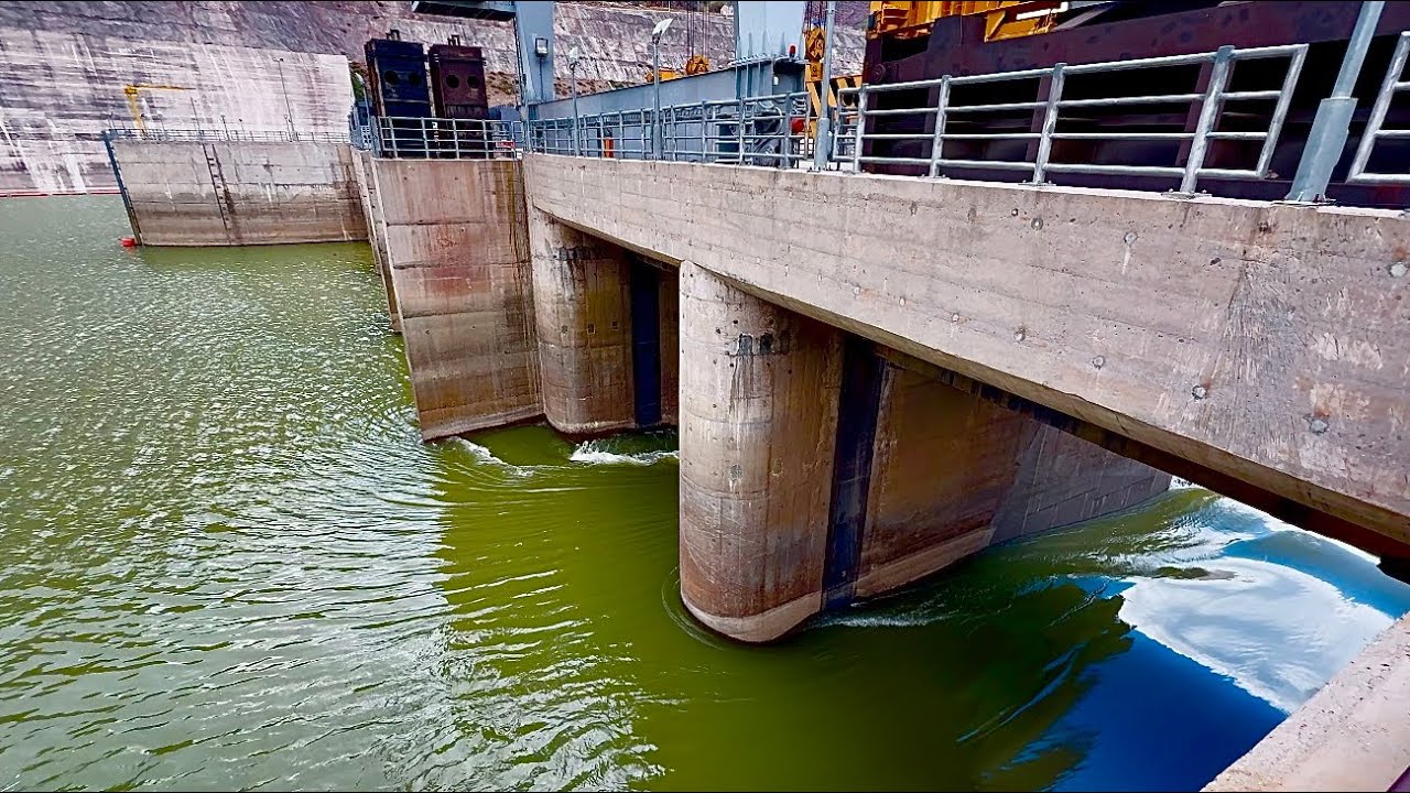 2500ft Deep Dam has power to generates a Massive 969,000,000W of ...