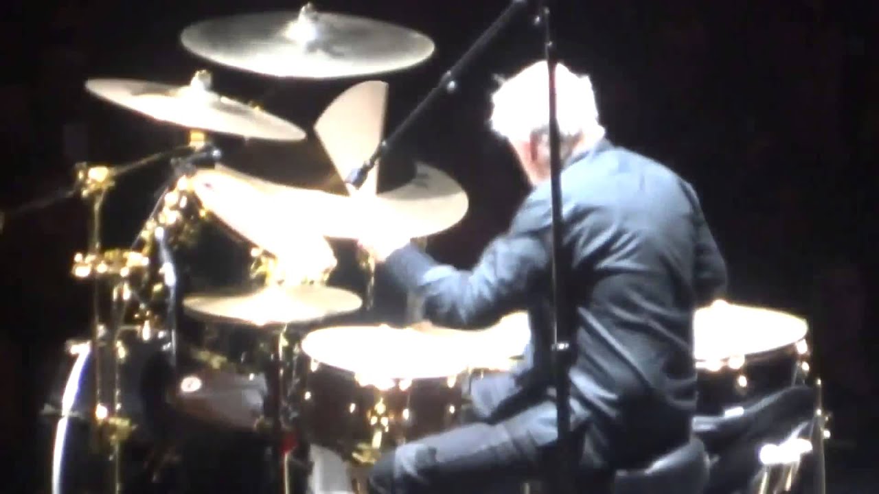 Queen's Roger Taylor Drum Solo 2015 - YouTube