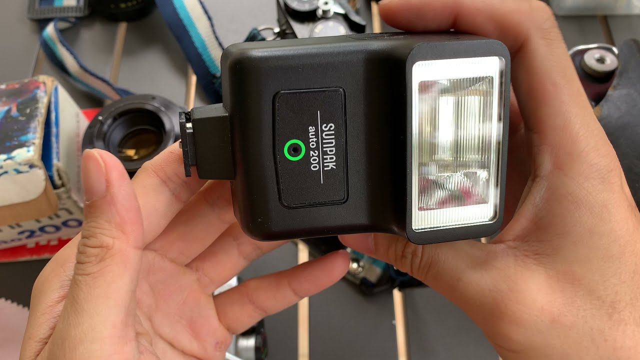 Sunpak Auto 200 Vintage Flash Speedlight - YouTube