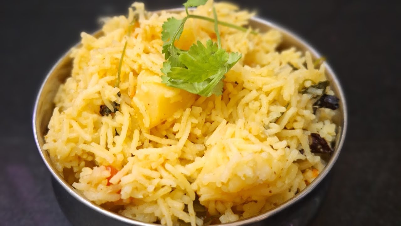 లంచ్ లోకి టేస్ట్ టీగా ఉండే రైస్ రెసిపి//Aloo Rice Recipe//Simple Lunch ...