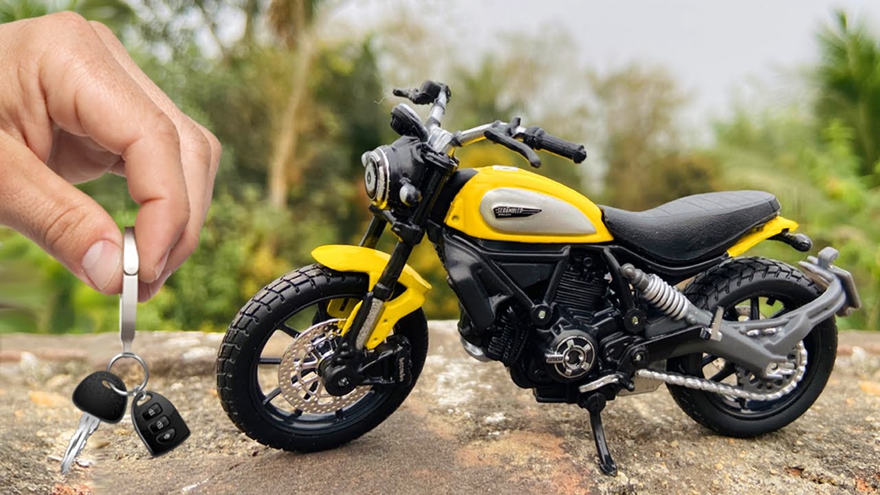 Unboxing of Ducati Scrambler Icon | Scale 1:18 Model | Collectible ...