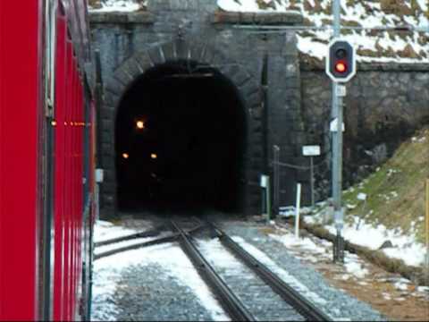 2 trains - 1 tunnel - YouTube