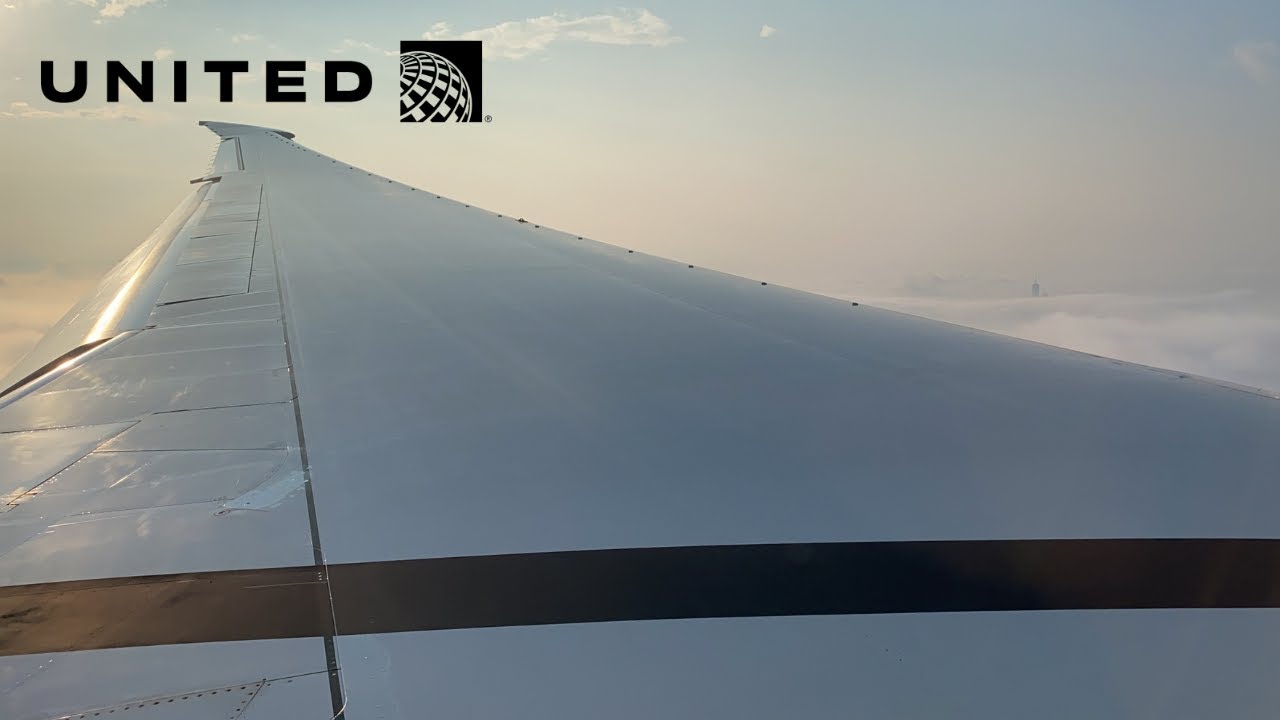 United 777-300(ER) | Cloudy New York City Approach Newark/EWR Landing ...