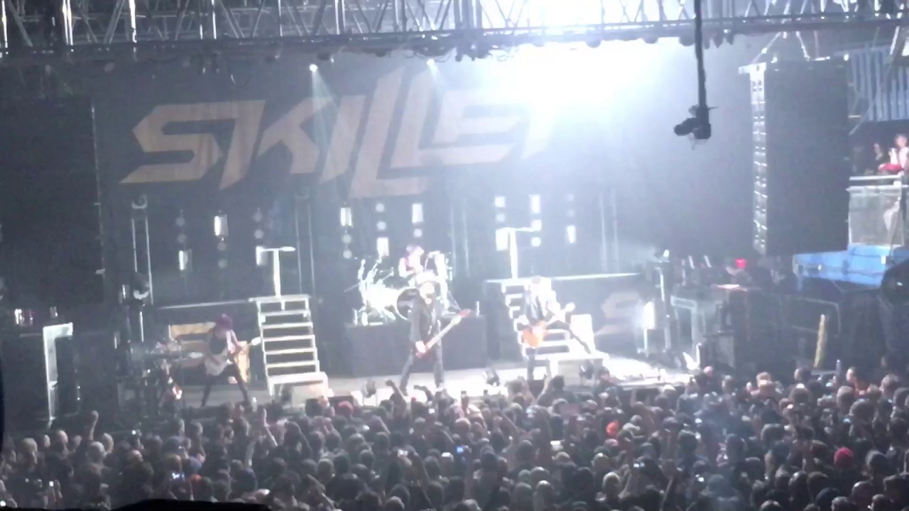 Skillet - Feel Invincible (LIVE) 2/10/17 - YouTube
