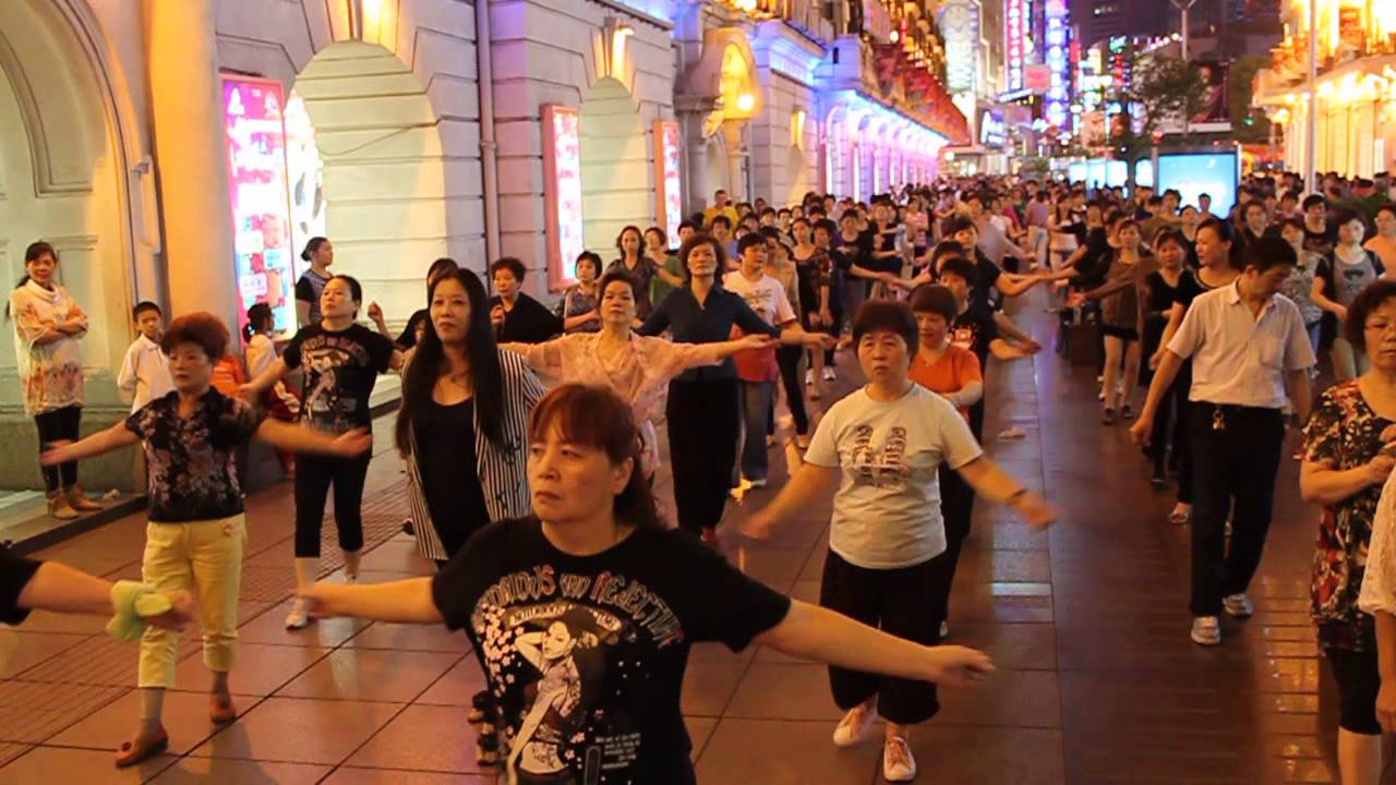 Shanghai 2012 - street dance - YouTube