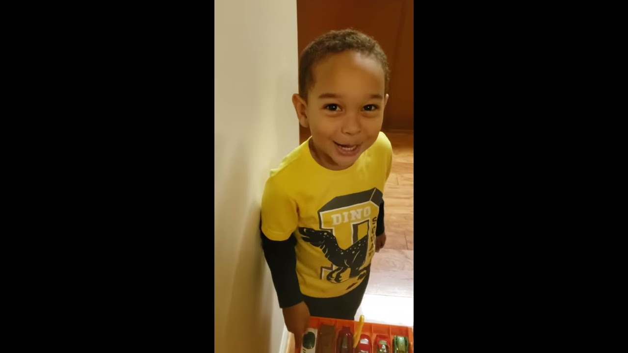 Hot Wheels 8 Feet Long 6 Lane Race Track Out Of The Box YouTube Hot Wheels 8 Feet Long 6 Lane Race Track Out Of The Box YouTube