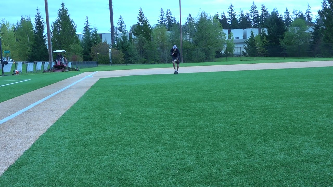 Fielding Third Base Slow Roller : Chopper - YouTube