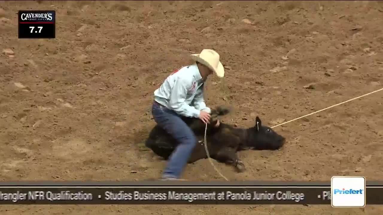 Mount Pleasant’s Kincade Henry performs in NFR round 4 - YouTube