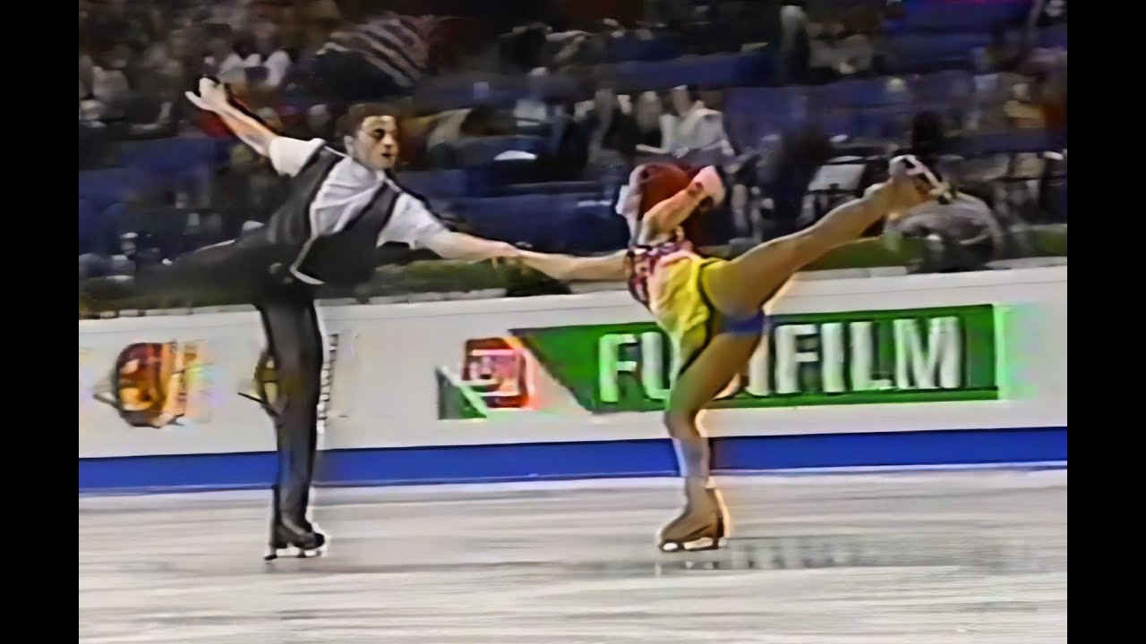 [VINTAGE!] Cute tiny GIRL skates in tiny SKIRT and purple LEOTARD ...