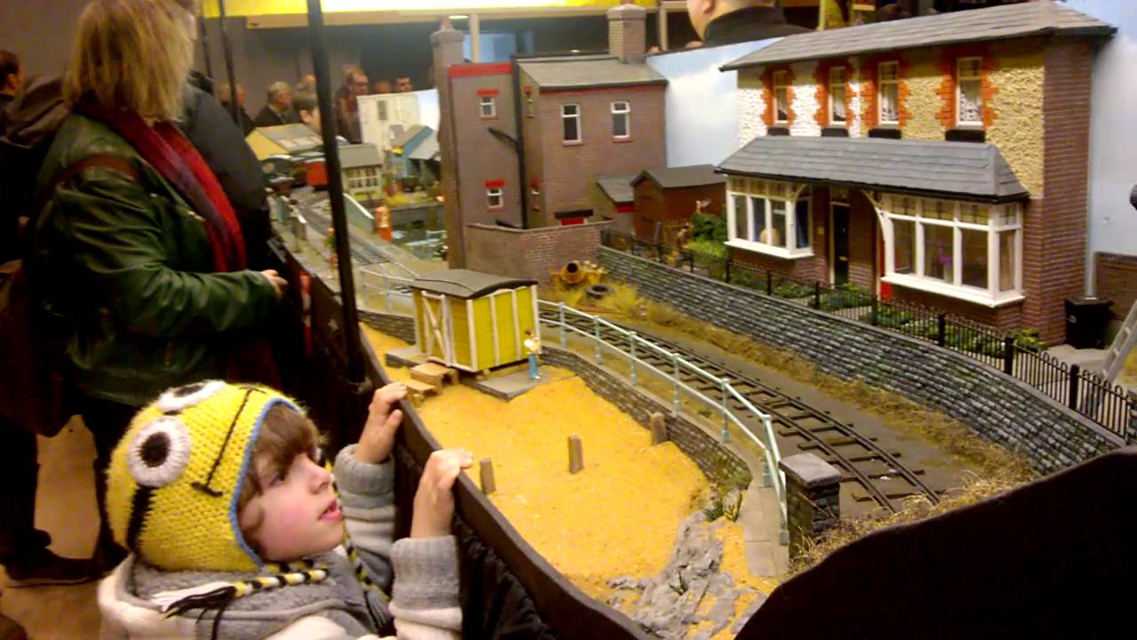 ‘Timpdon Lake’ a 16mm scale 32mm gauge live steam layout - YouTube