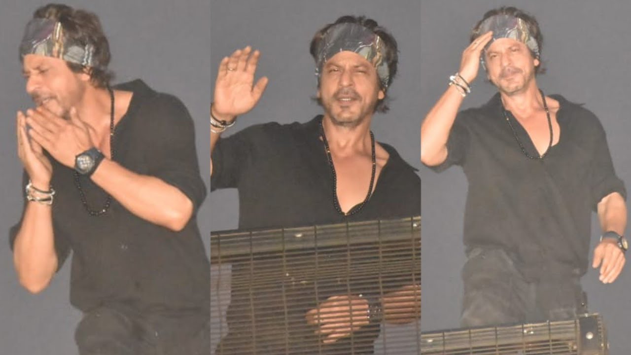King Khan 👑 Shahrukh Khan Wave 👋 From Mannat House 😎🔥📸 - YouTube