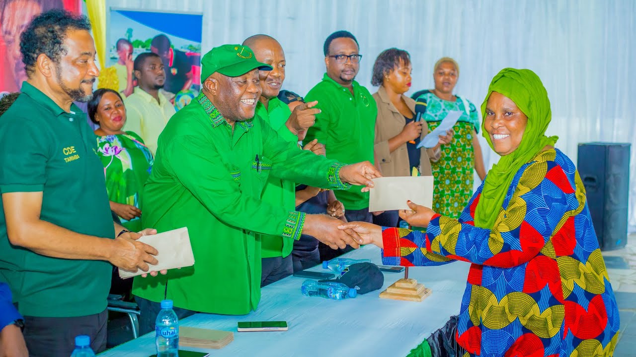TARIMBA ABBAS ATOA PESA NA KADI ZA BIMA KWA KINAMAMA 50/ "WATATIBIWA ...