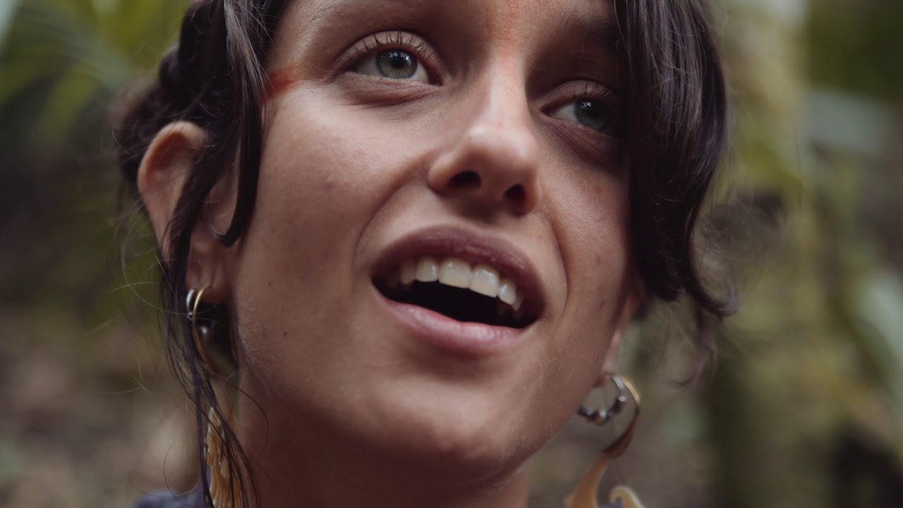 Barbara Ferreira - Runi - YouTube