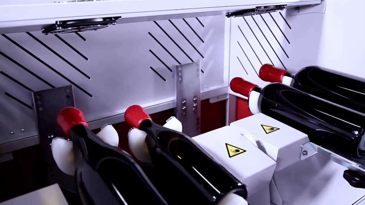 Automatic bottle waxing by Sincera Sistemi for wine, beer, liquor ...