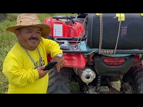 CANTOR FAZ HOMENAGEM A PILILIU DA RESENHA E ELE SE EMOCIONA - YouTube