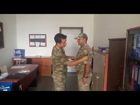 çavuşluk rütbesi alan askerin sevinci