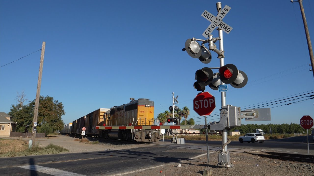 UP 1516 LRS51 Local - S Austin Rd. Railroad Crossing, Manteca CA - YouTube