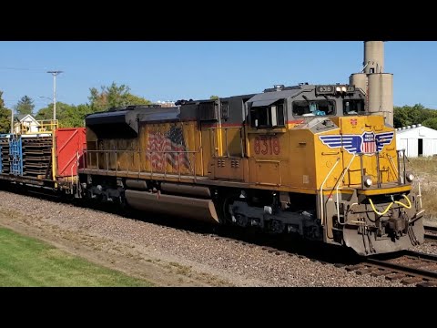 UP 8318 Leads WYCEPR through Villa Grove, IL - YouTube