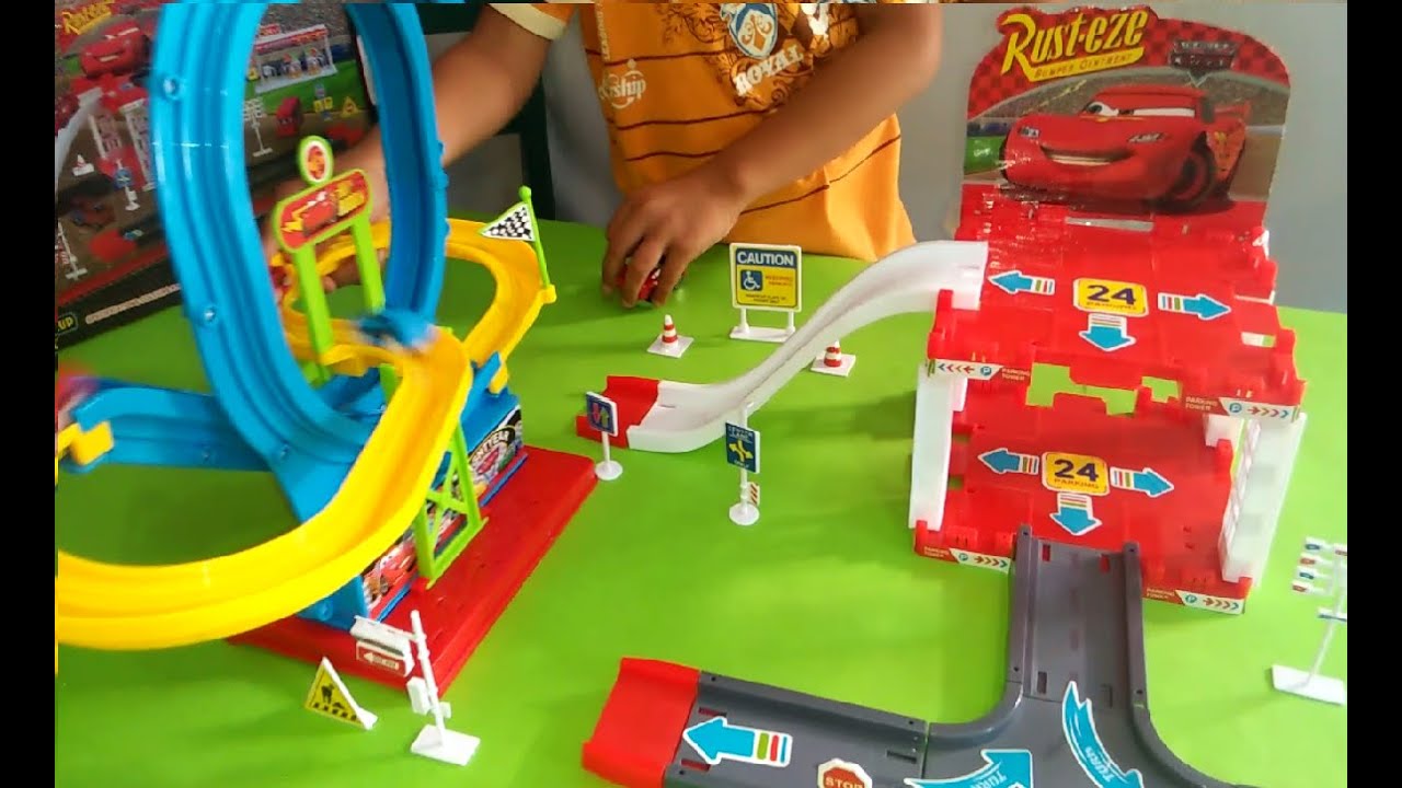 Disney Pixar Lightning McQueen CARS 2 Gas Station - YouTube