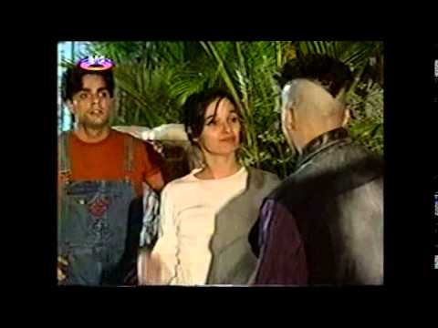 Novela De Corpo e Alma: Yasmin joga grampo do cabelo para Reginaldo