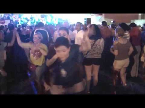 INCREIBLE BAILE DE SALSA CON NIÑO Y HERMOSA MUJER