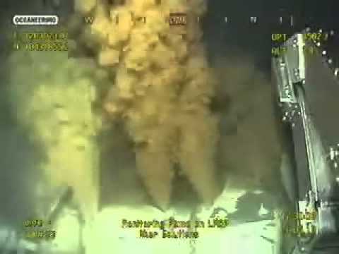 Live video link from the ROV monitoring the damaged riser1 - YouTube