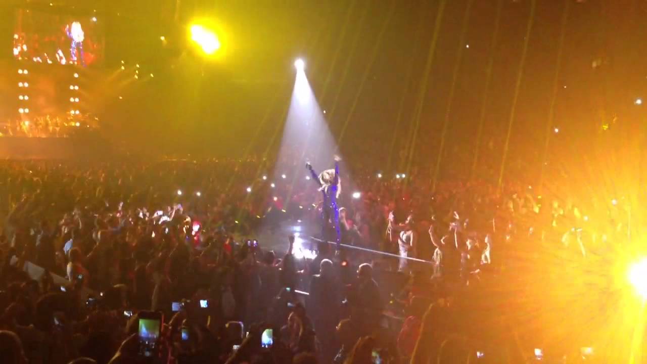 Beyoncé - irreplaceable (LIVE HD) - YouTube