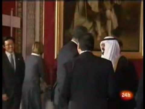 A Tale of Two Bows, starring Barack Obama - YouTube