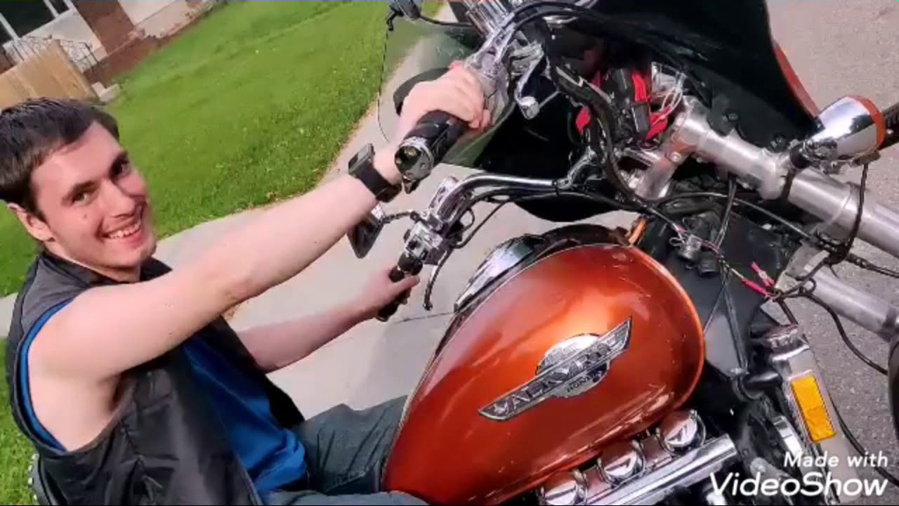 Starting the engine and revving it up on motorcycles in 2019 - YouTube