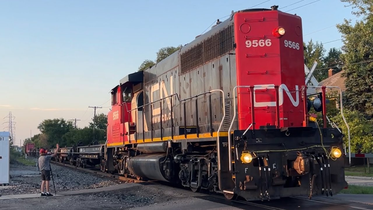 CN #9566 (GP40-2LW) lead CN L573 south through Emmons Boulevard, Wyandotte, MI (7/28/23) - YouTube