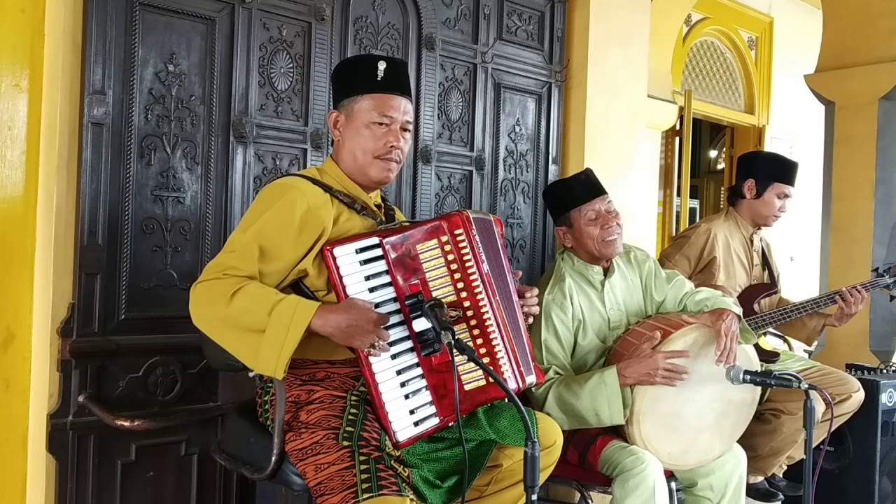 Musisi musik melayu di Istana Maimun Medan - YouTube