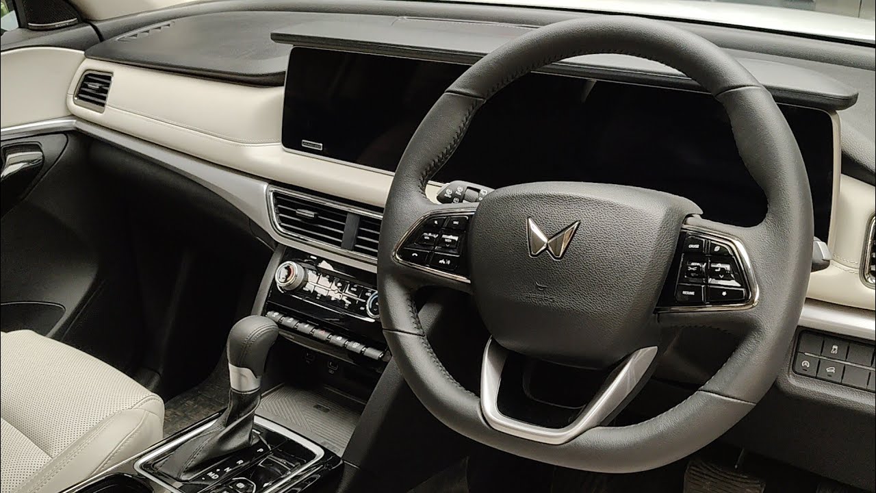 New XUV 700 2025 Model AX7 Luxury Interior Features Explained in Hindi ...
