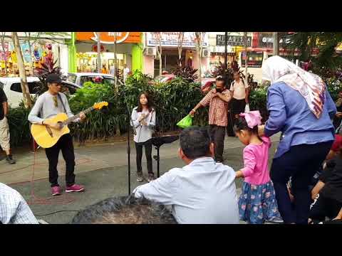 Cikgu nurul dri sabah turun padang melatih nurul bersama sentuhan buskers