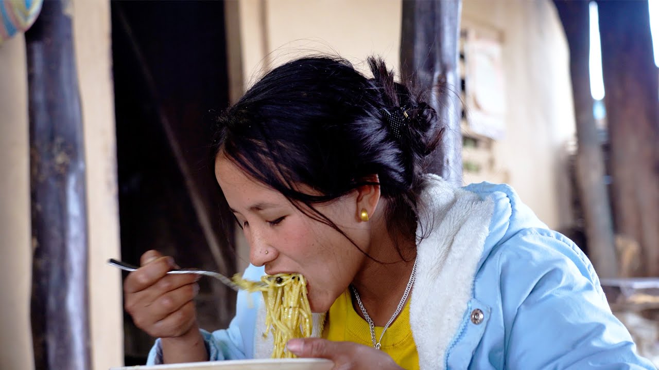 Mr. Nati cooking noodles for us #Bhumi kitchen - YouTube