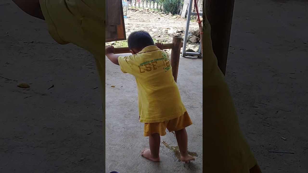 Kelakuan anak kecil kalau lihat air kencing - YouTube