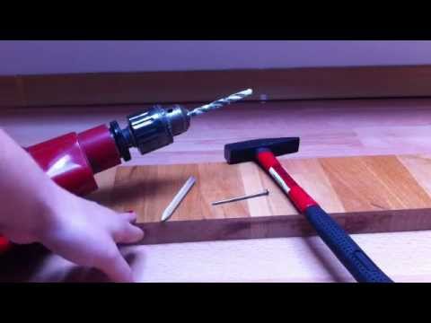 Loch in Holz bohren / Bohrmaschine benutzen - YouTube