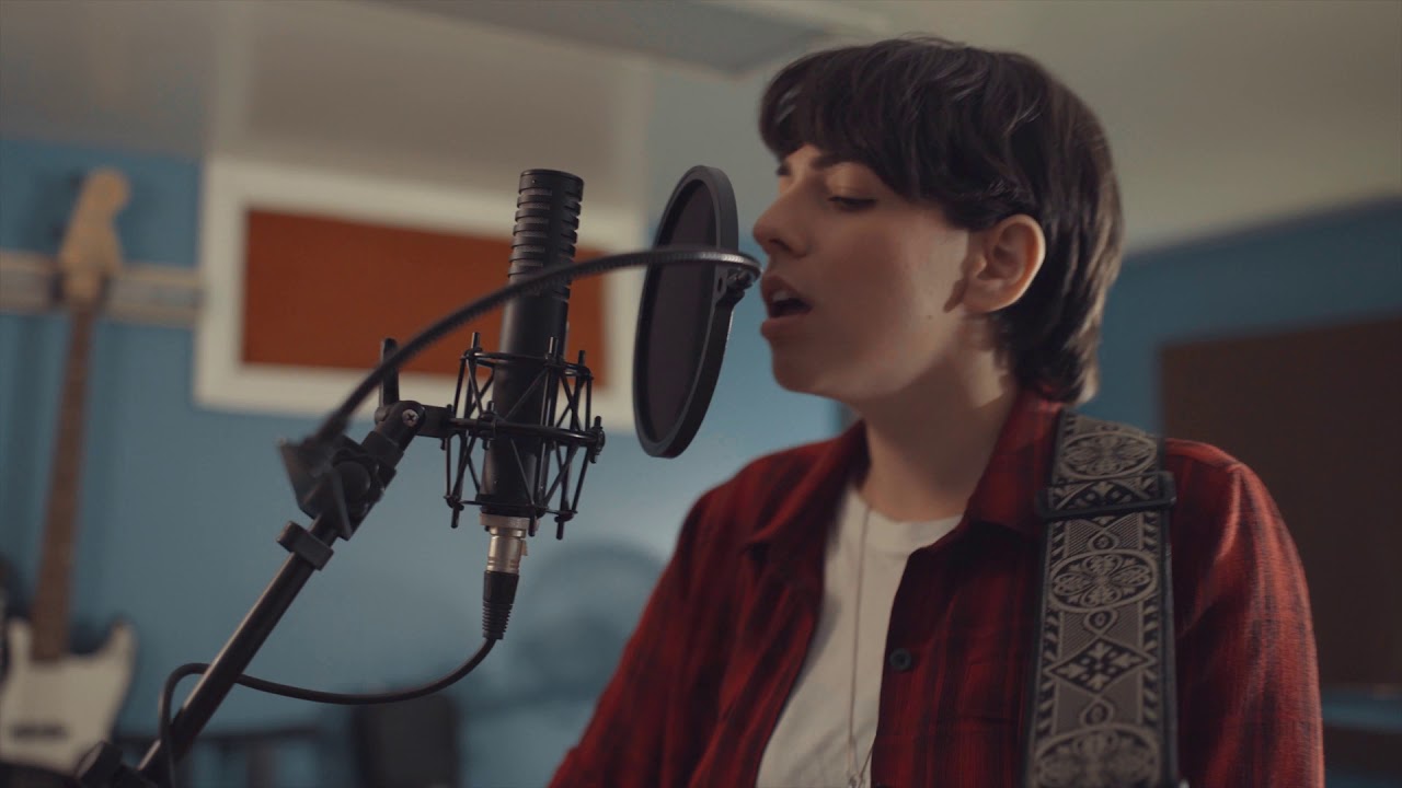 Falling - Bri Lane (Live at The Middle Ear) - YouTube