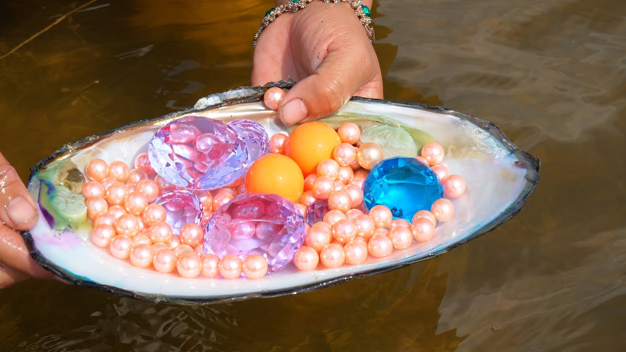 The secret of a mysterious treasure! The girl opened the mutated clam ...