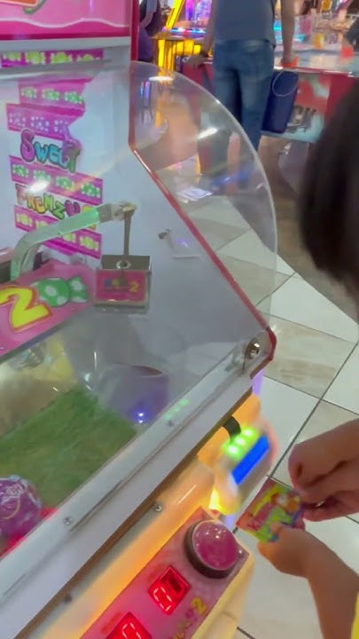 KALIAN PERNAH MAIN GAME DI MALL GAK ? KHAYRA BOCIL MAIN MESIN CAPIT BONEKA SEHARIAN DI MALL # ...