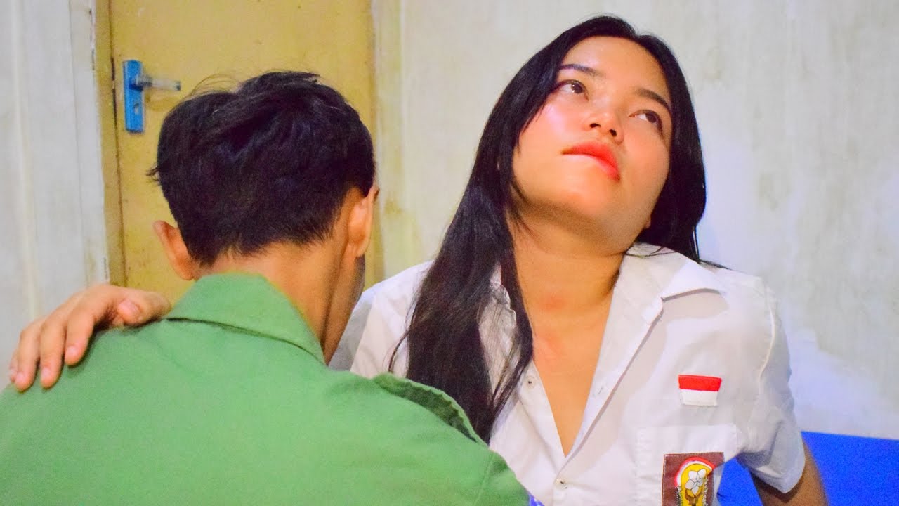 Gadis SMA Di EVVE Hansip - YouTube