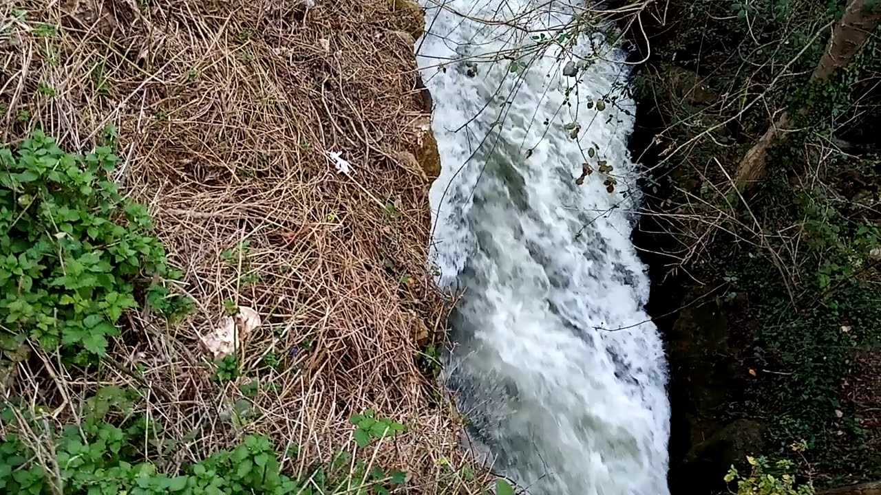 Torroella de Montgri full and furious river - YouTube
