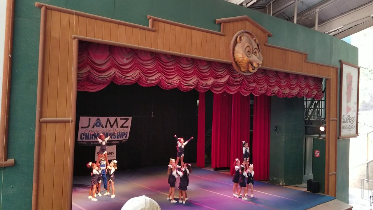 Escondido werewolves cheer six flages 2018 - YouTube