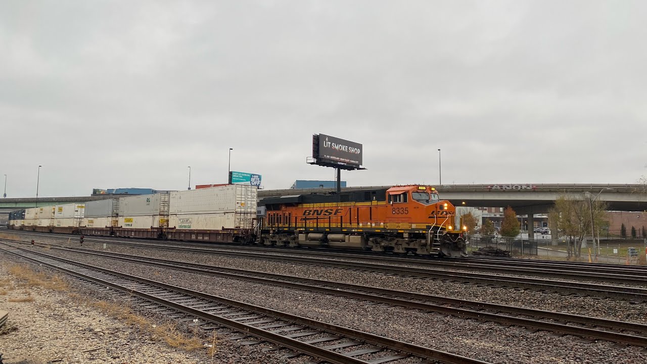 BNSF #8335 Leads EB 1x1 Intermodal. Kansas City, MO 12/2/23 - YouTube