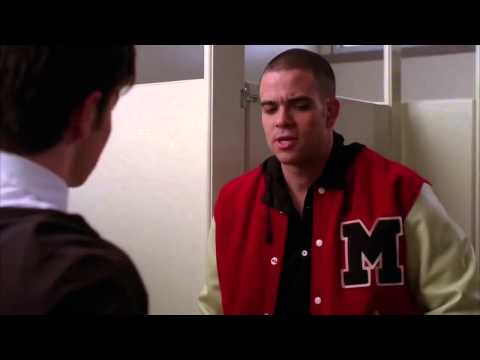 Glee - Puck and Kurt in Restroom